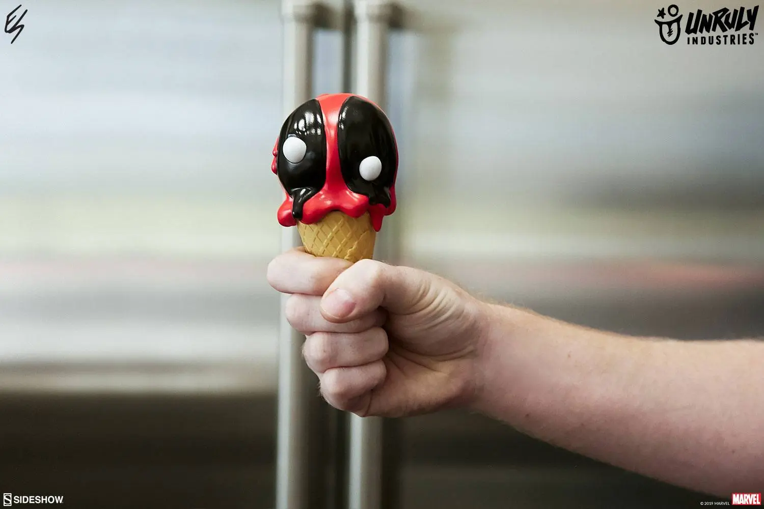 Marvel One Scoops Deadpool Vinyl figura 17 cm | Fanbase Magyarország