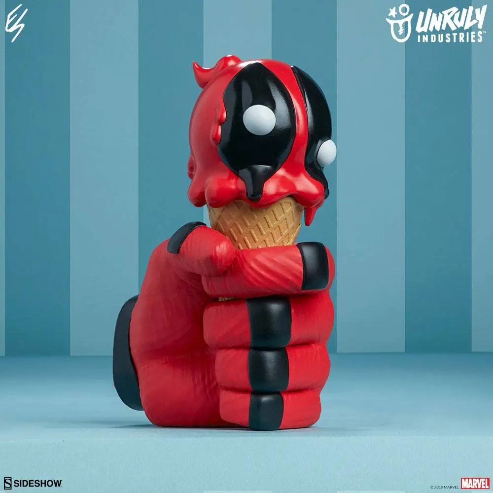Marvel One Scoops Deadpool Vinyl figura 17 cm | Fanbase Magyarország
